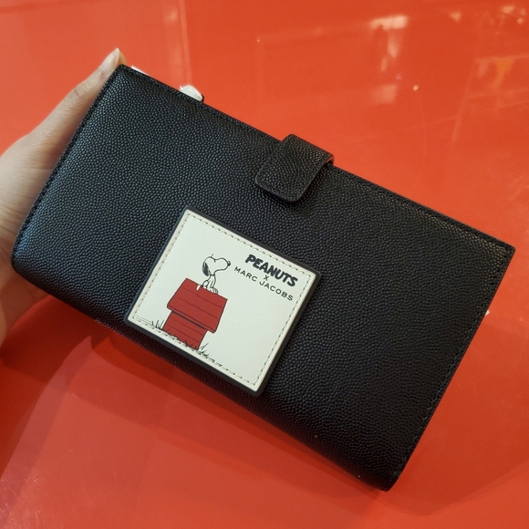 Marc Jacobs | Accessories | Marc Jacobs X Peanuts Black Wristlet Wallet ...